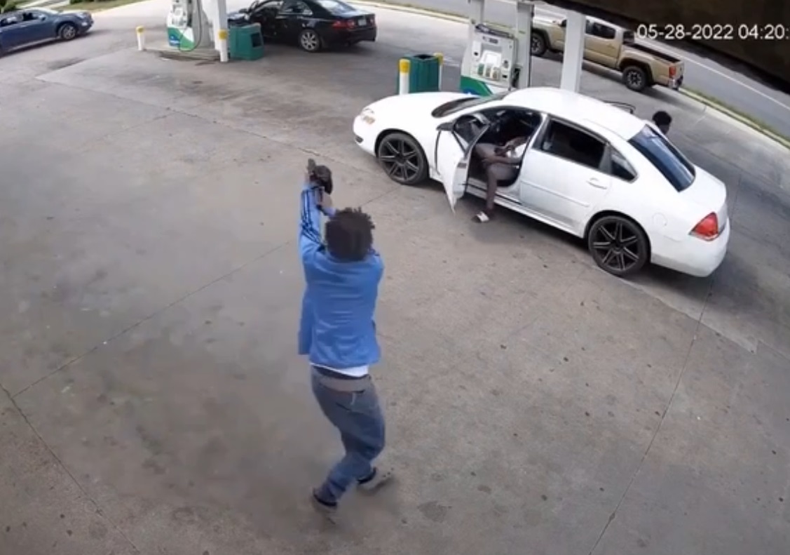Unbelievable Fully Automatic Never Ending Gun Fight at Gas Station