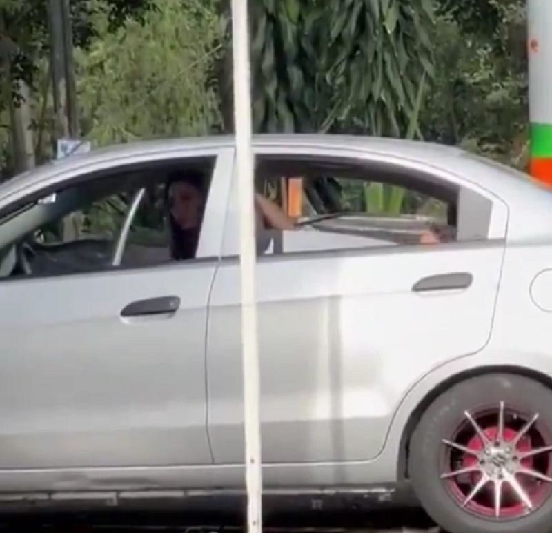 DTF: Girl getting Railed in her Car is being Recorded and Does Not Care