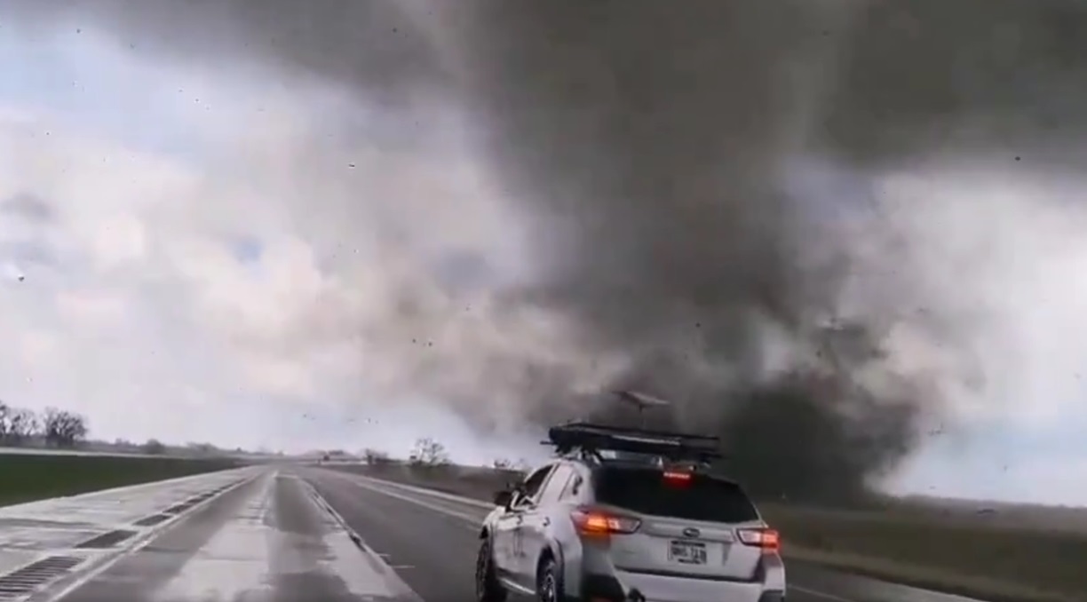 Tornado Outbreak across 5 States in the USA leaves Dead, Destroyed Houses..